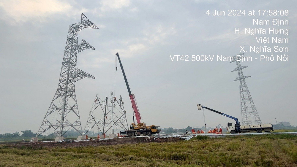 Hoàn thành dựng cột 2 thân đầu tiên của Dự án đường dây 500kV mạch 3 do PTC1 thi công: Niềm tự ...