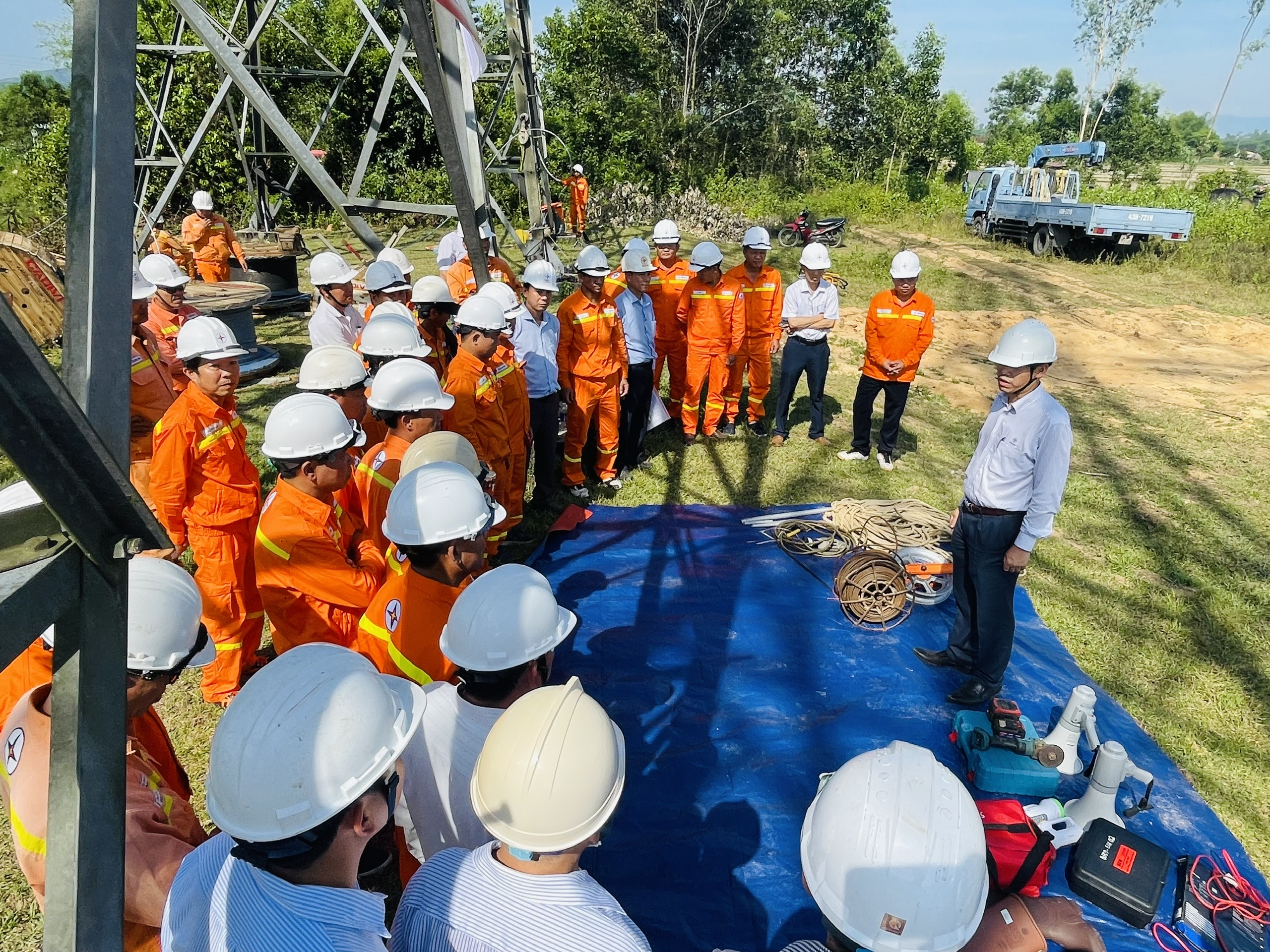 Công ty Truyền tải điện 2 tổng diễn tập phòng chống thiên tai và tìm kiếm cứu nạn năm 2025